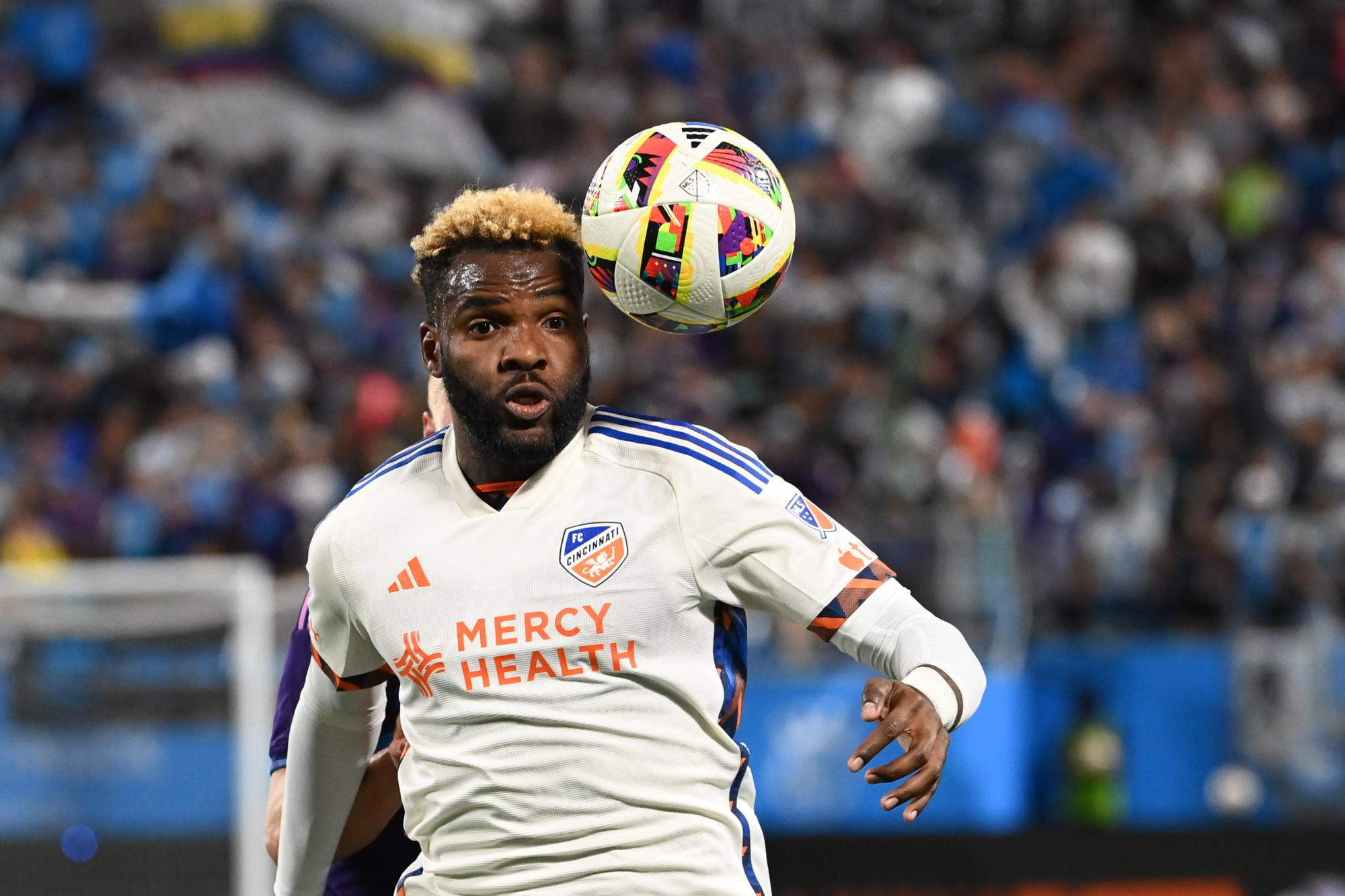 Aaron Boupendza: Football Star Dies at 28